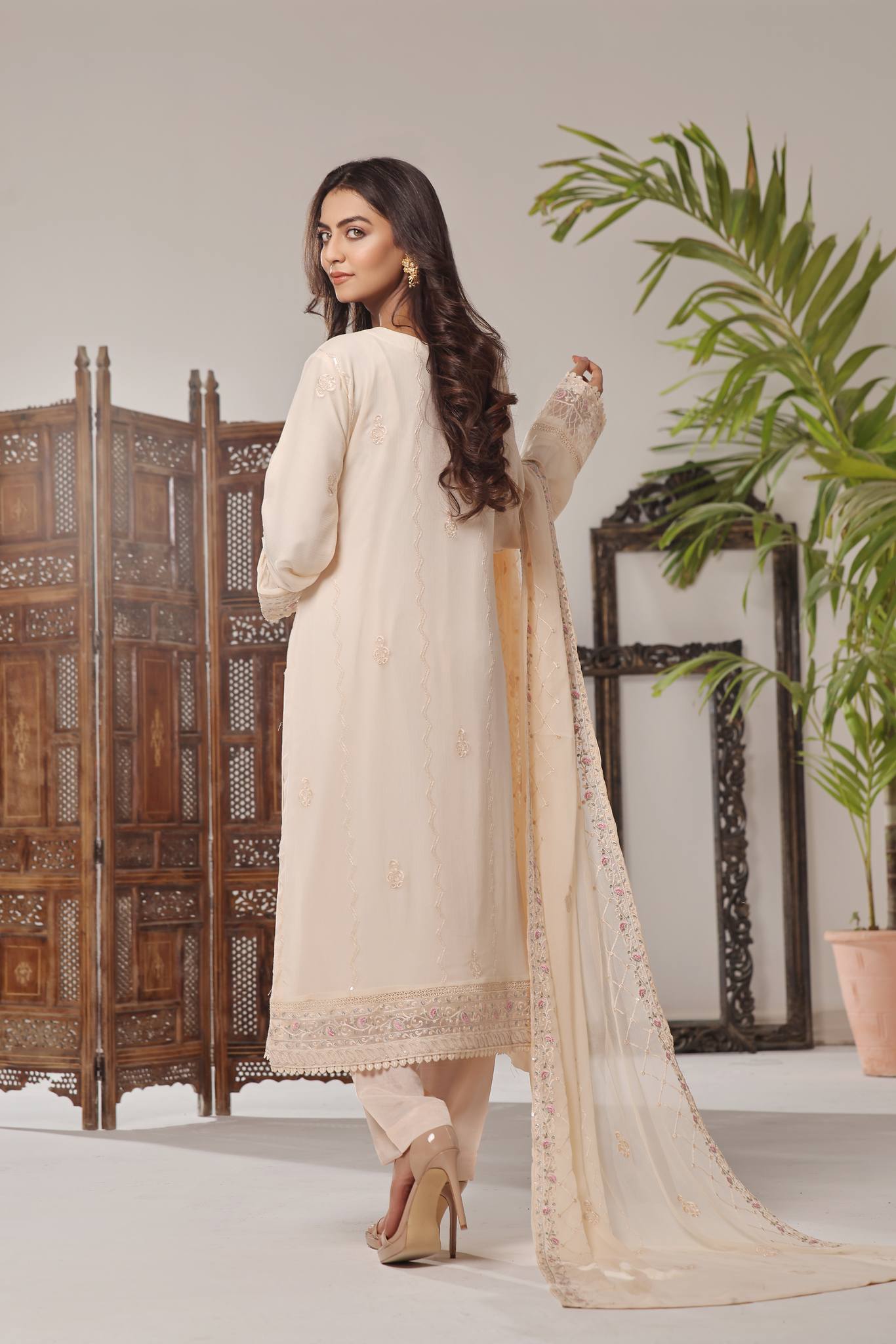 𝗙𝗔𝗥𝗜𝗔 – 𝟬𝟭 – Fashion