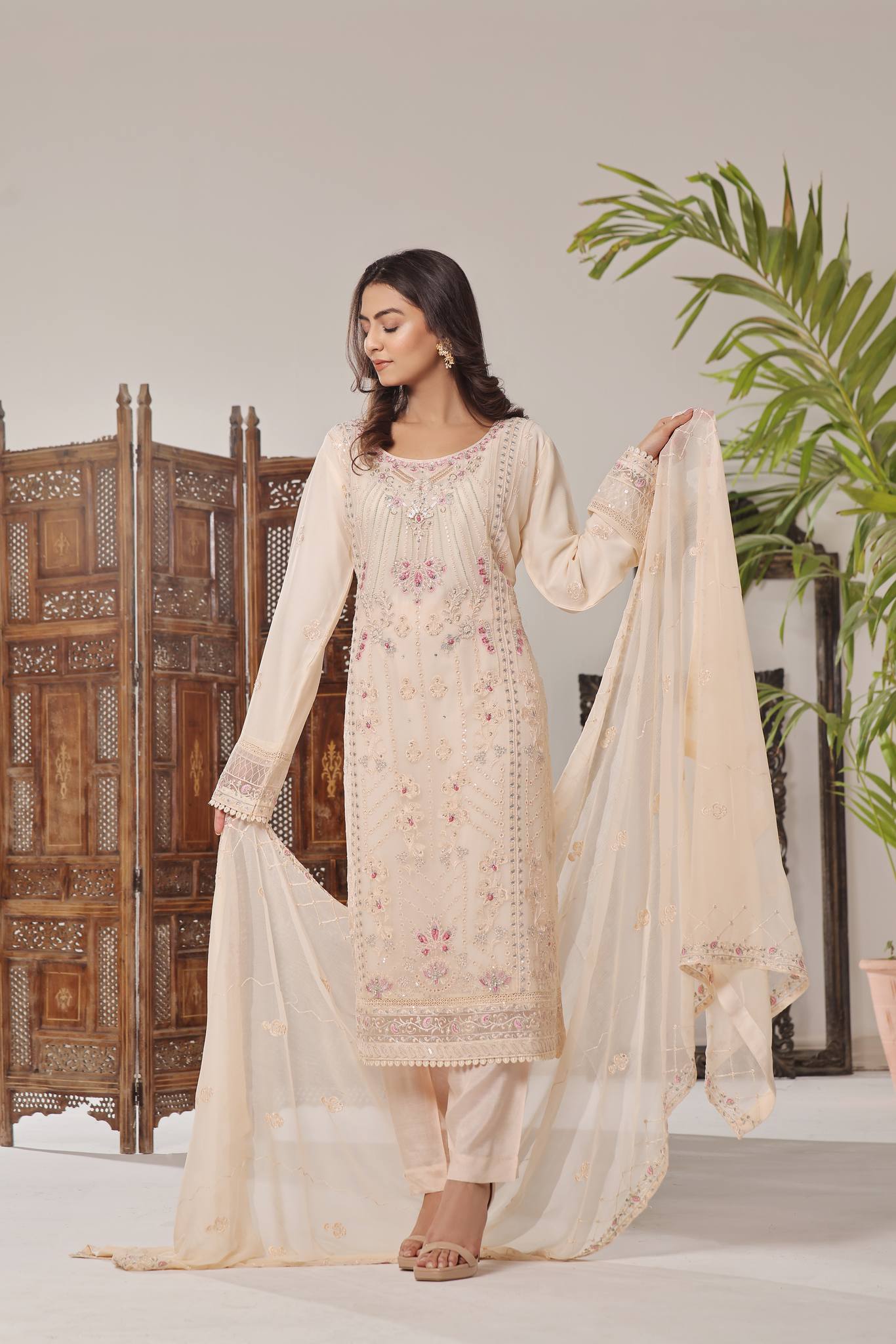 𝗙𝗔𝗥𝗜𝗔 – 𝟬𝟭 – Fashion